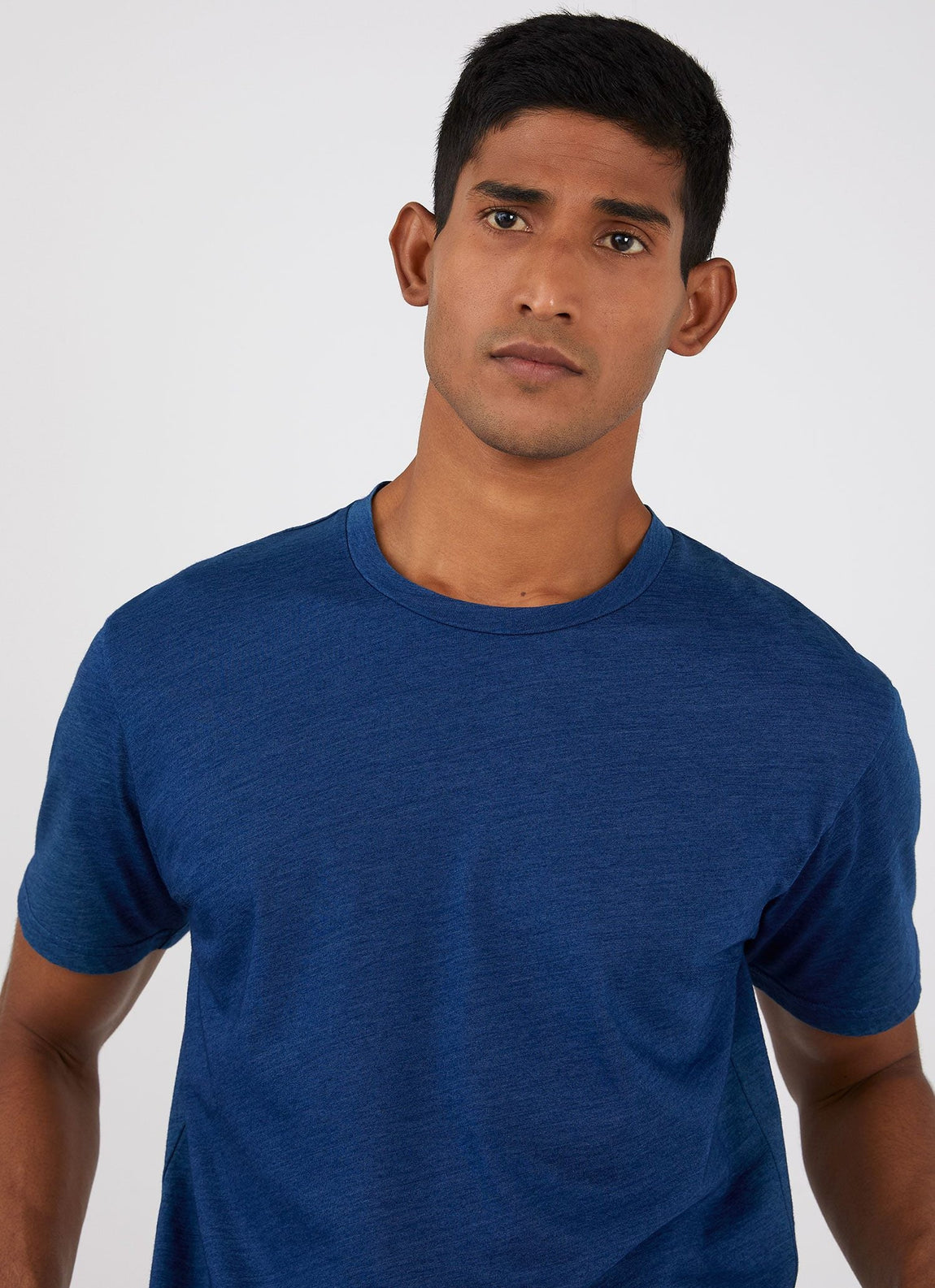 T-shirt Riviera teint indigo en Vrai indigo | Sunspel